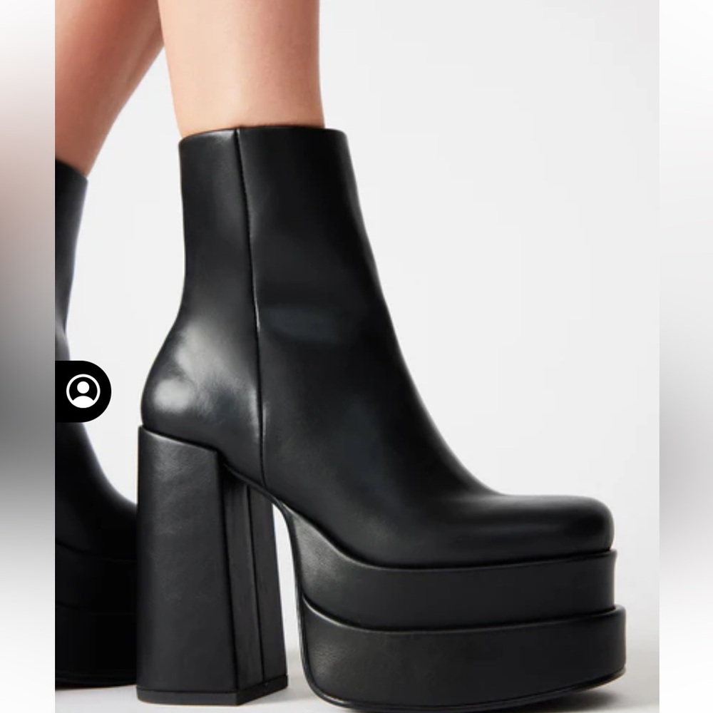 Steve Madden Black Leather Cobra Platform Boots - Gem